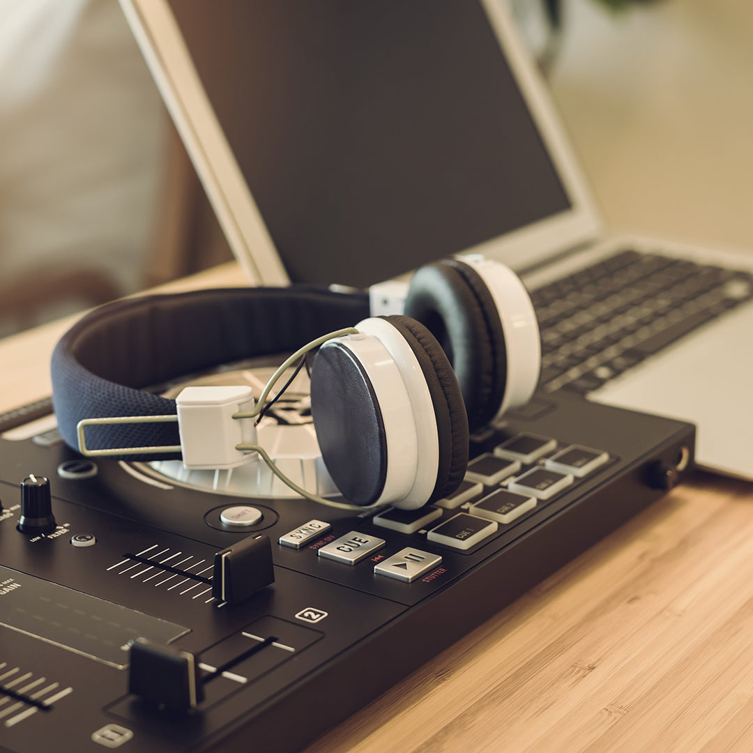 Understanding the Science of Sound Waves in Room Acoustics – Foroomaco USA